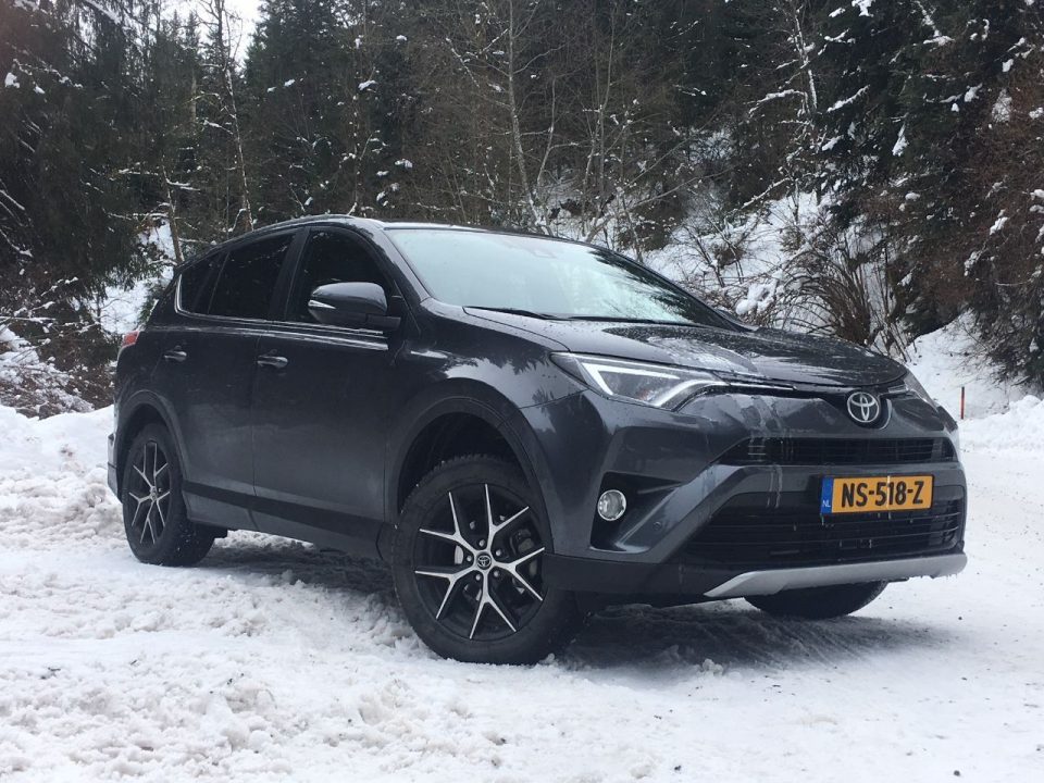 Autotest - Is de Toyota RAV4 de ideale wintersportauto?
