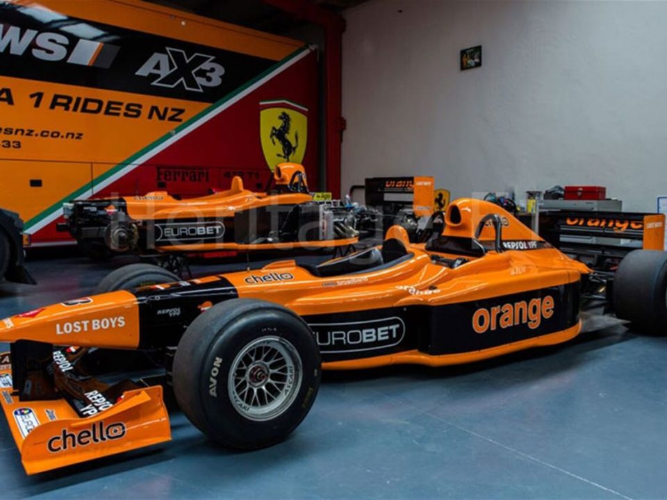 Te koop: bijzondere Arrows AX3 Formule 1-auto met drie zitplaatsen
