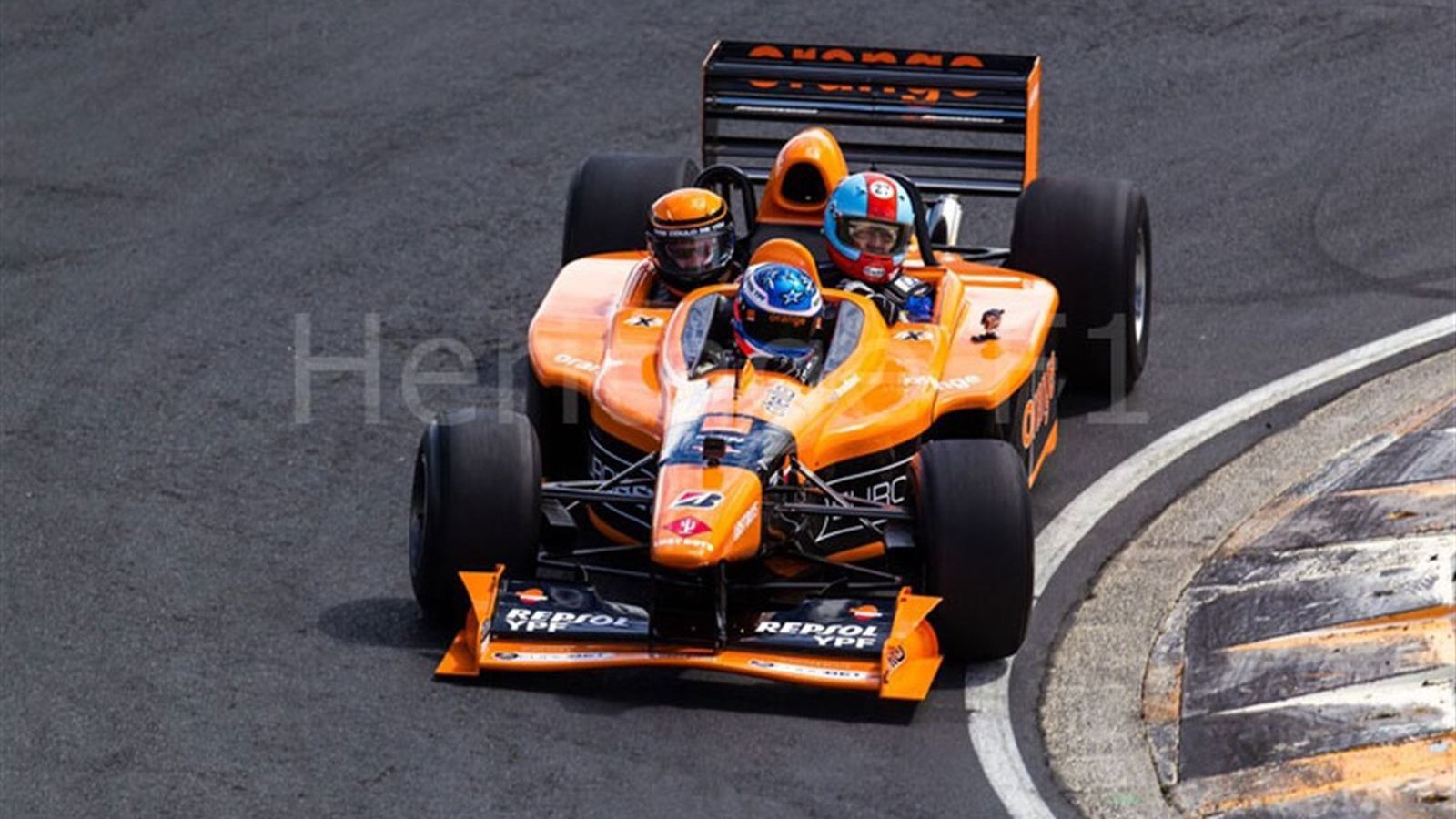 Te koop: bijzondere Arrows AX3 Formule 1-auto met drie zitplaatsen