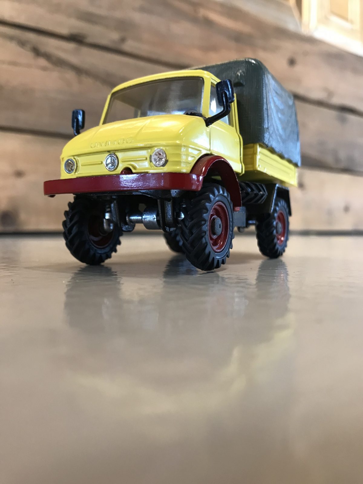 AutoRAI in Miniatuur: Unimog 406 van Corgi Toys