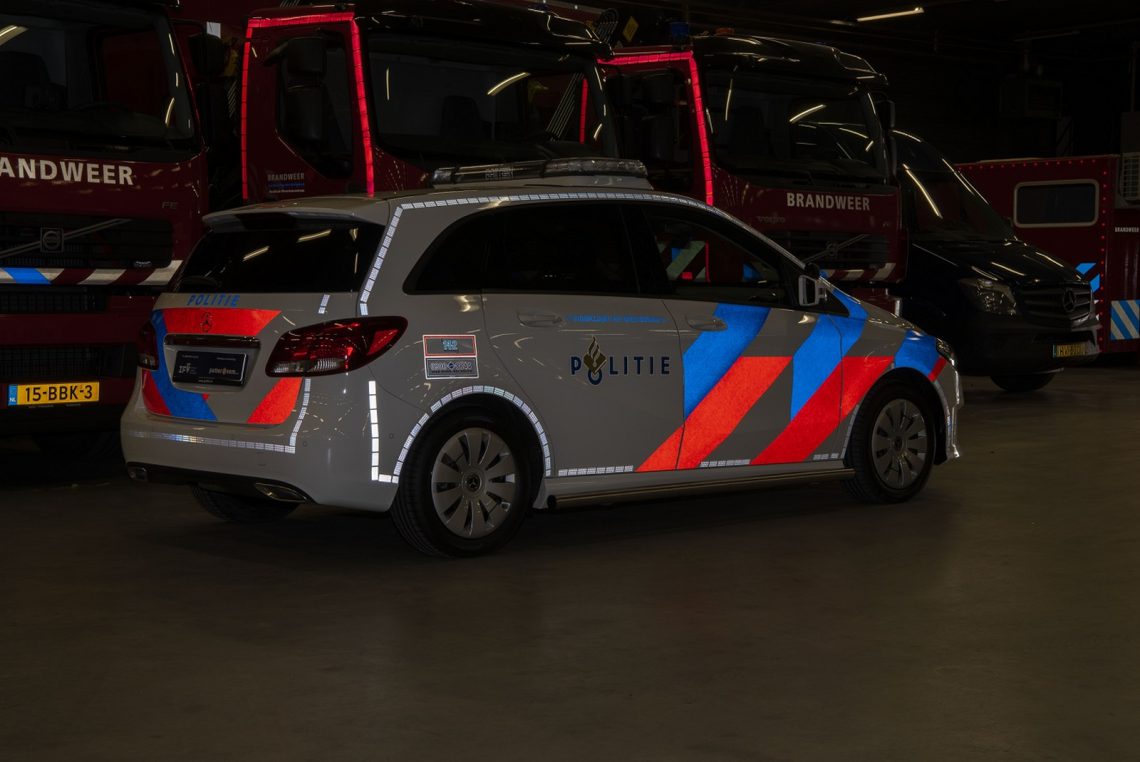 Deze Mercedes-Benz B-Klasse heeft de nieuwe politie-striping