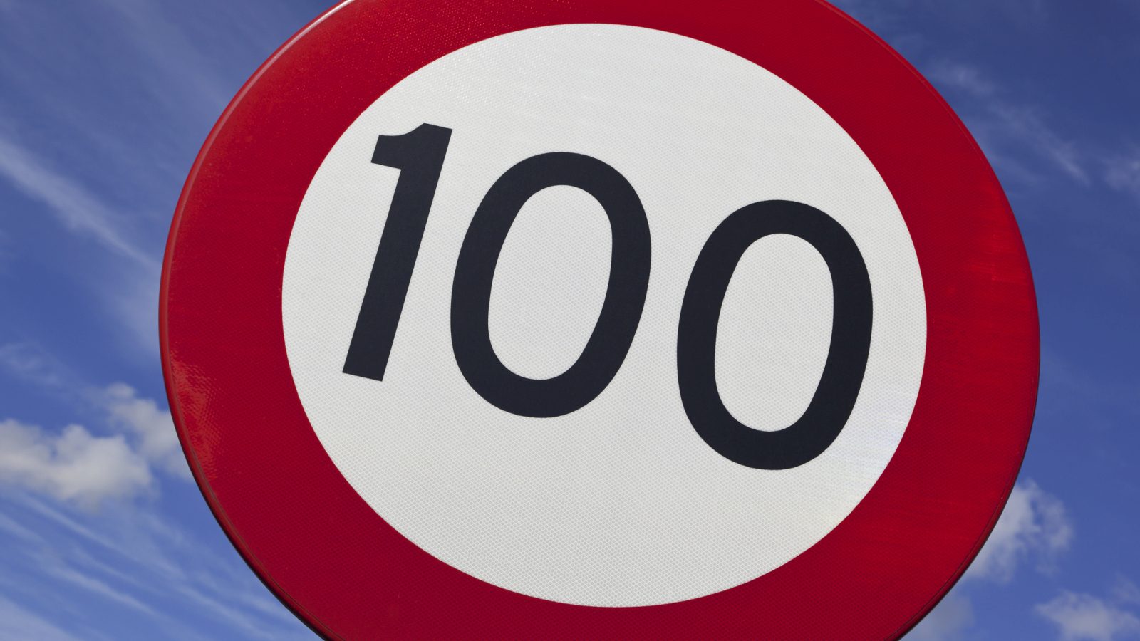 Officieel: op alle autosnelwegen overdag maximaal 100 km/u
