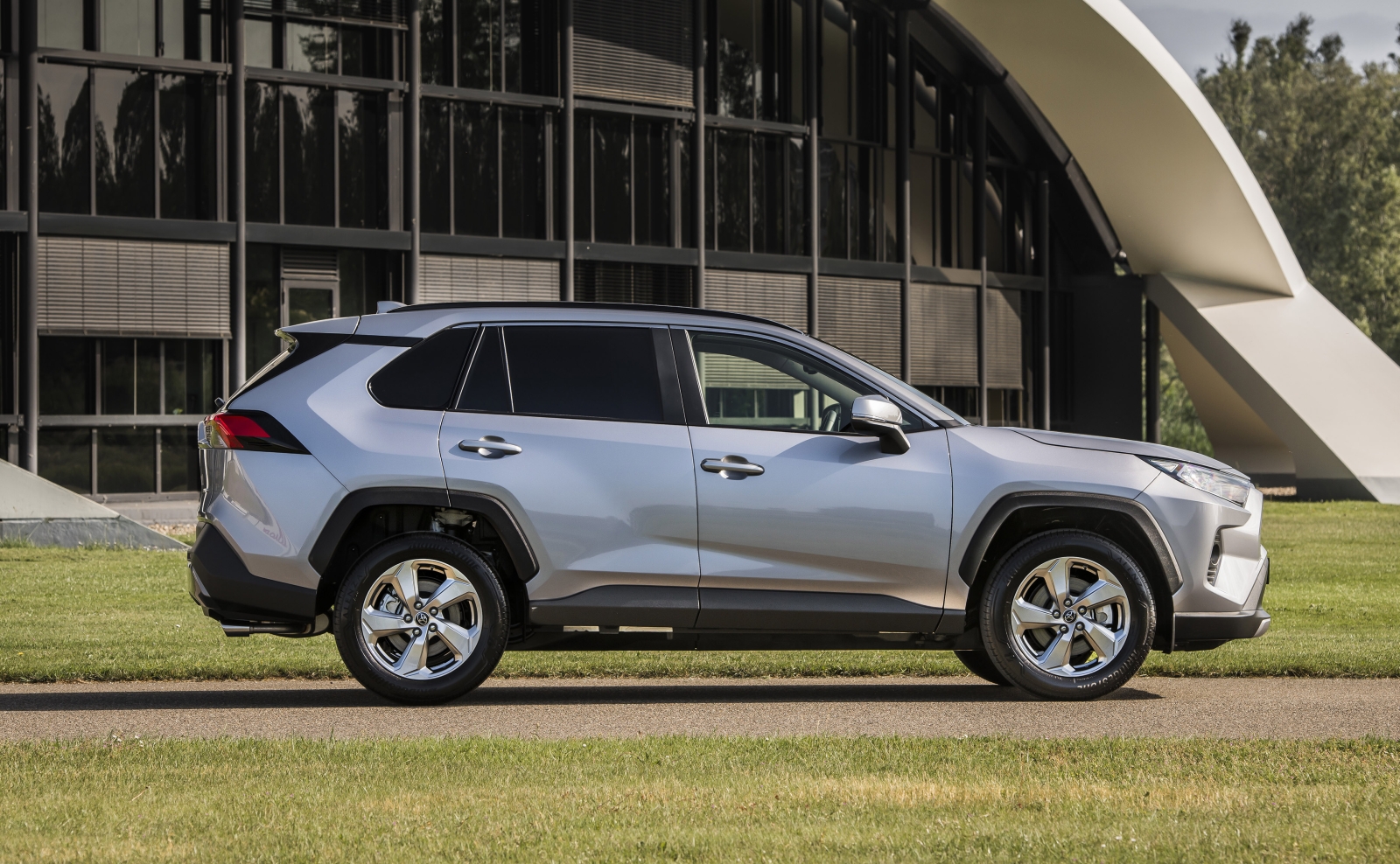 Deze Toyota RAV4 heeft maar twee zitplaatsen - AutoRAI.nl