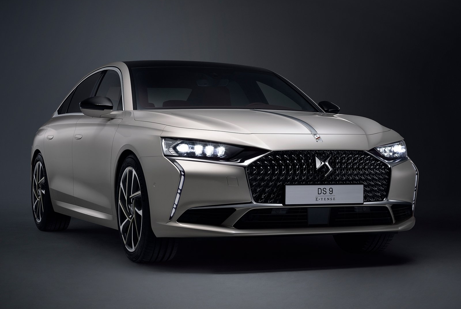 DS Automobiles introduceert luxe sedan DS 9 - AutoRAI.nl