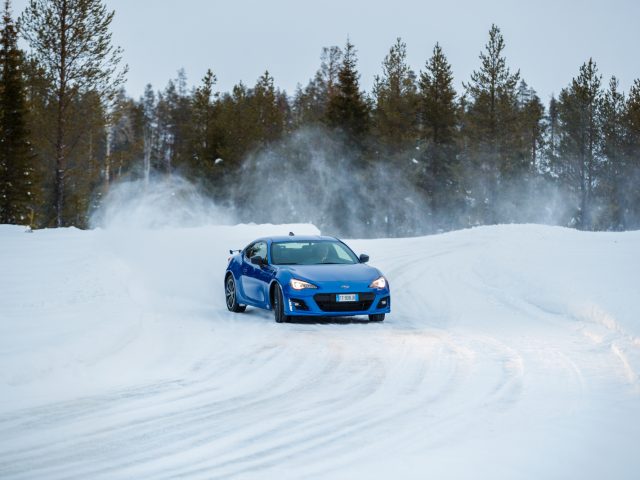 Driften met een Subaru BRZ bij -25 graden Celsius