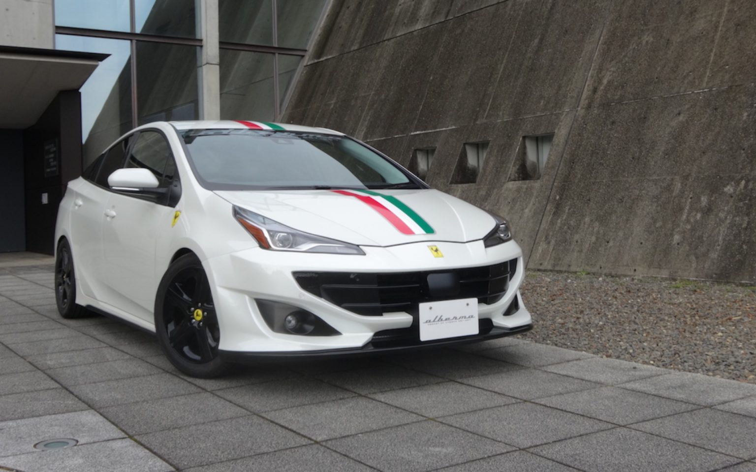 Geef je Toyota Prius een Ferrari-neus - AutoRAI.nl