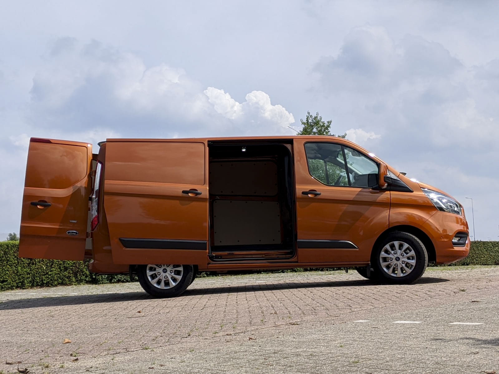 Autotest - Ford Transit Custom PHEV (2020) - AutoRAI.nl