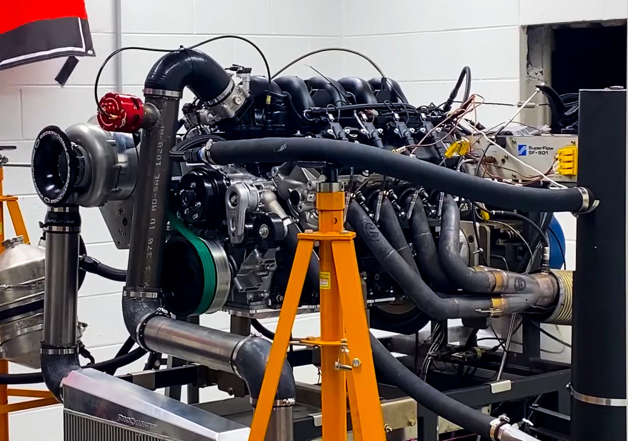 7,3-liter Ford Godzilla-V8 op dyno klinkt angstaanjagend