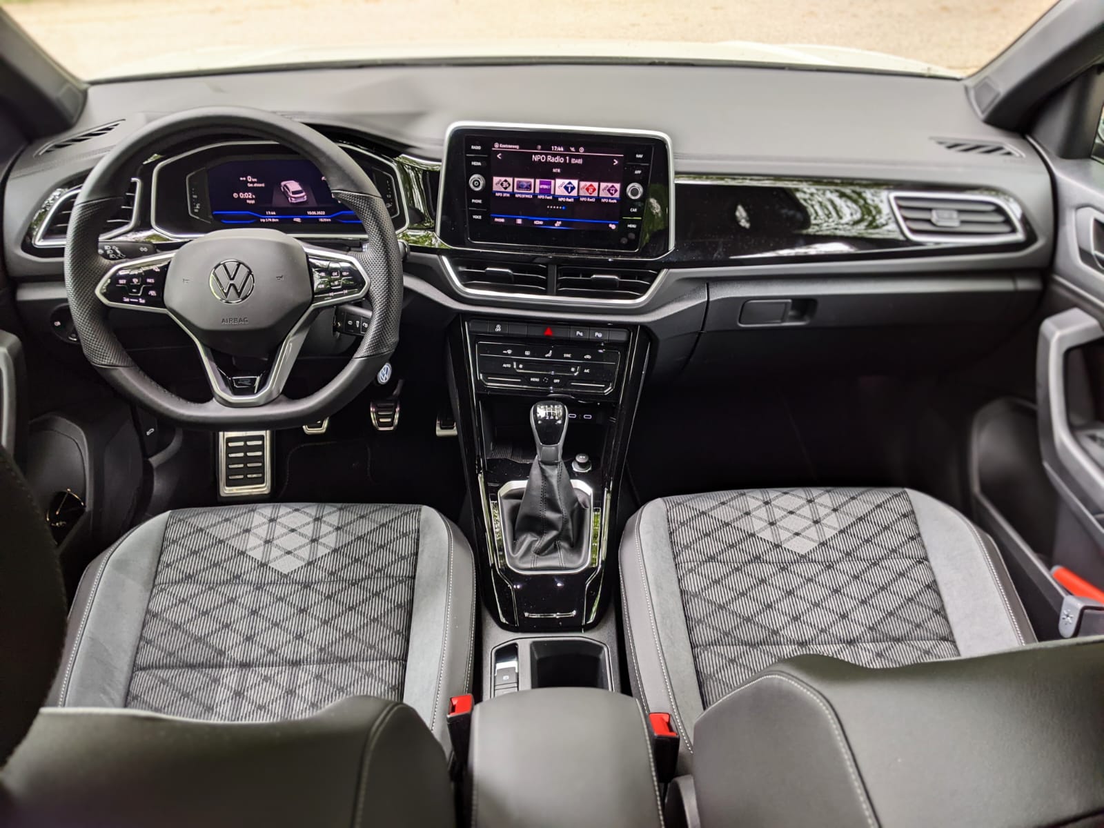 Review – Volkswagen T-Roc (2022) – Waarom zou je nog een Golf kopen?