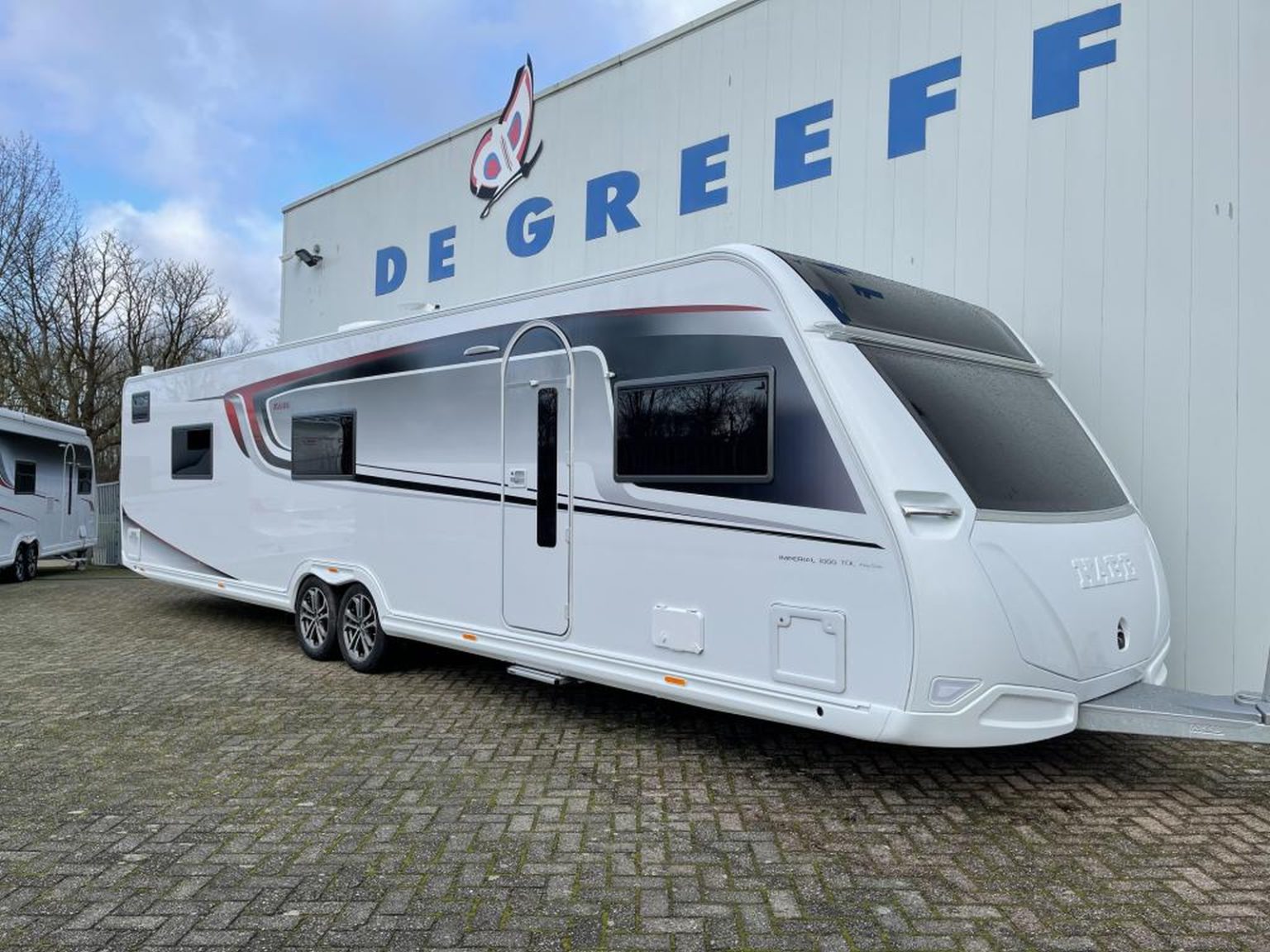 Vakantietip: koop de grootste caravan van Nederland (11 meter!)
