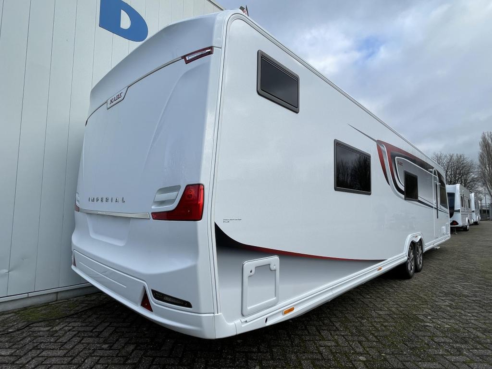 Vakantietip: koop de grootste caravan van Nederland (11 meter!)