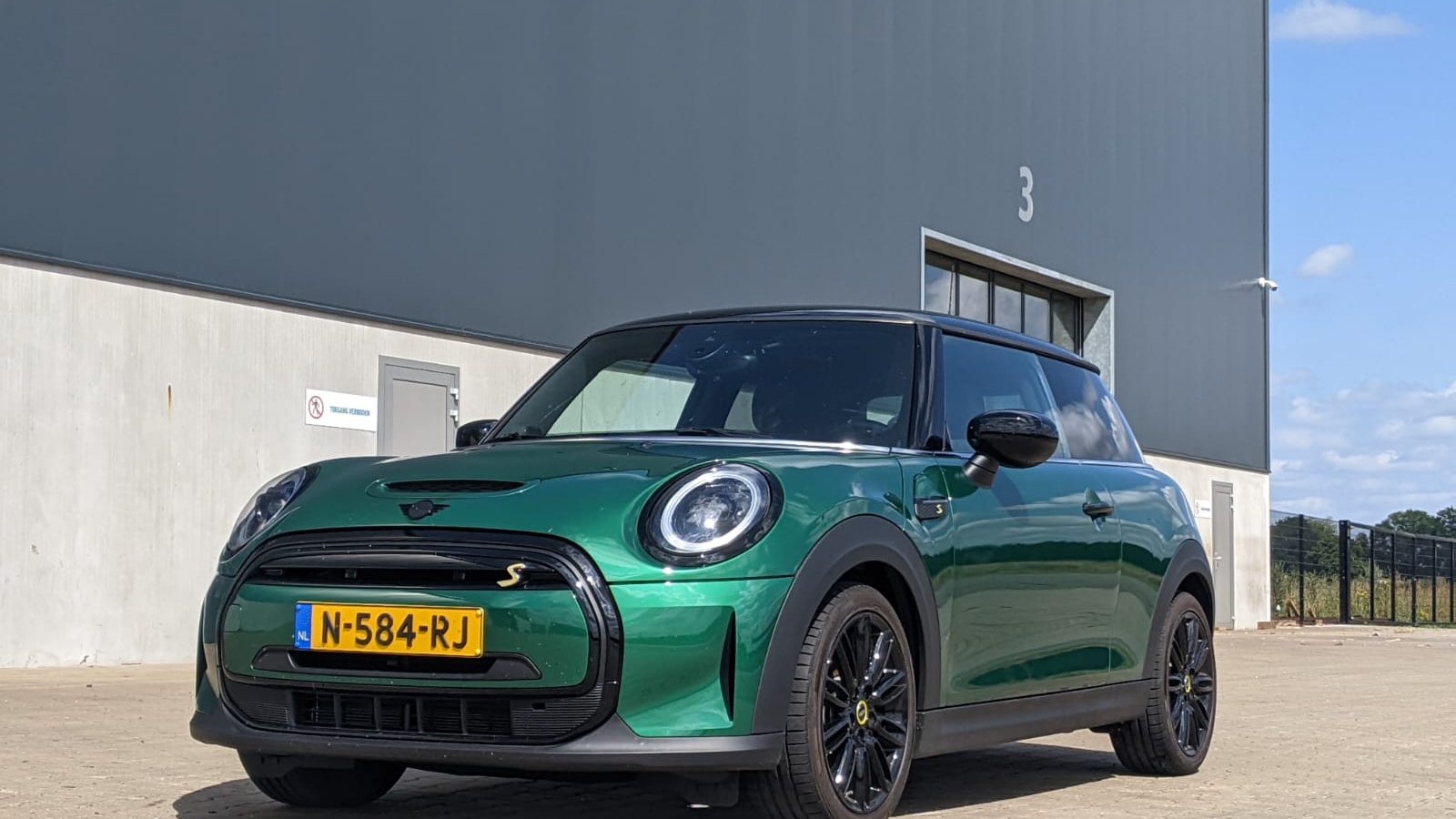 Review – Mini Electric (2022)