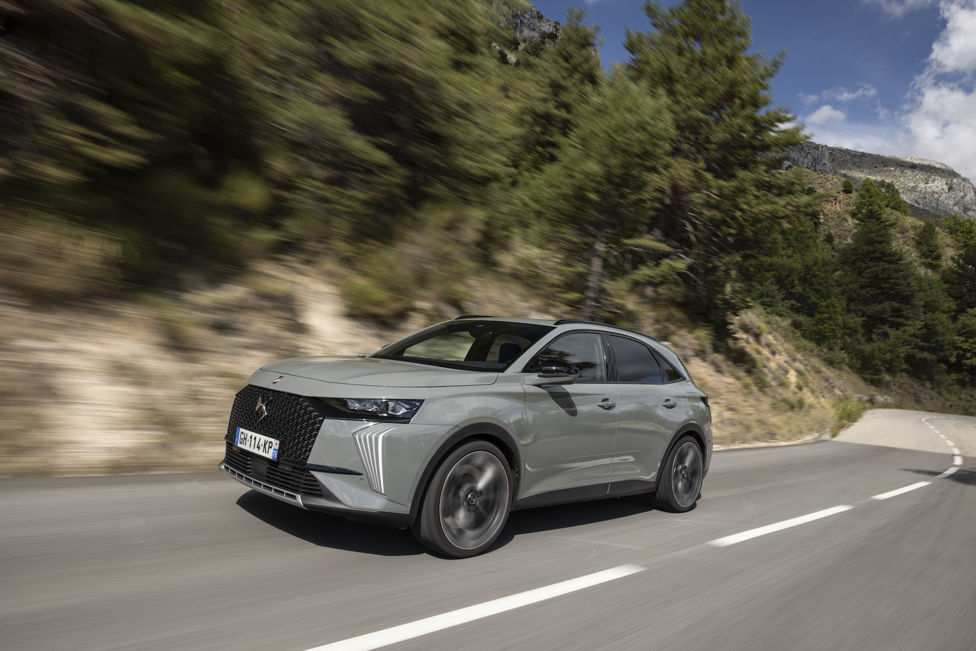 DS 7 2022 legt je in de watten - rijtest en video