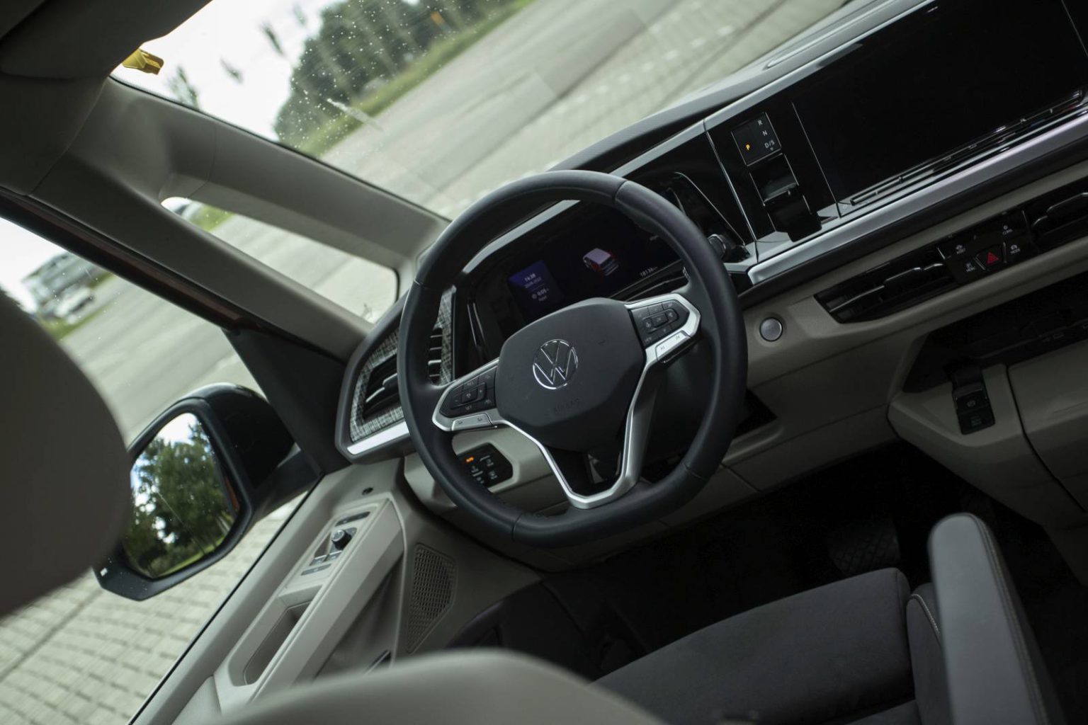 Volkswagen Multivan ehybrid (2022) - Rijtest en video