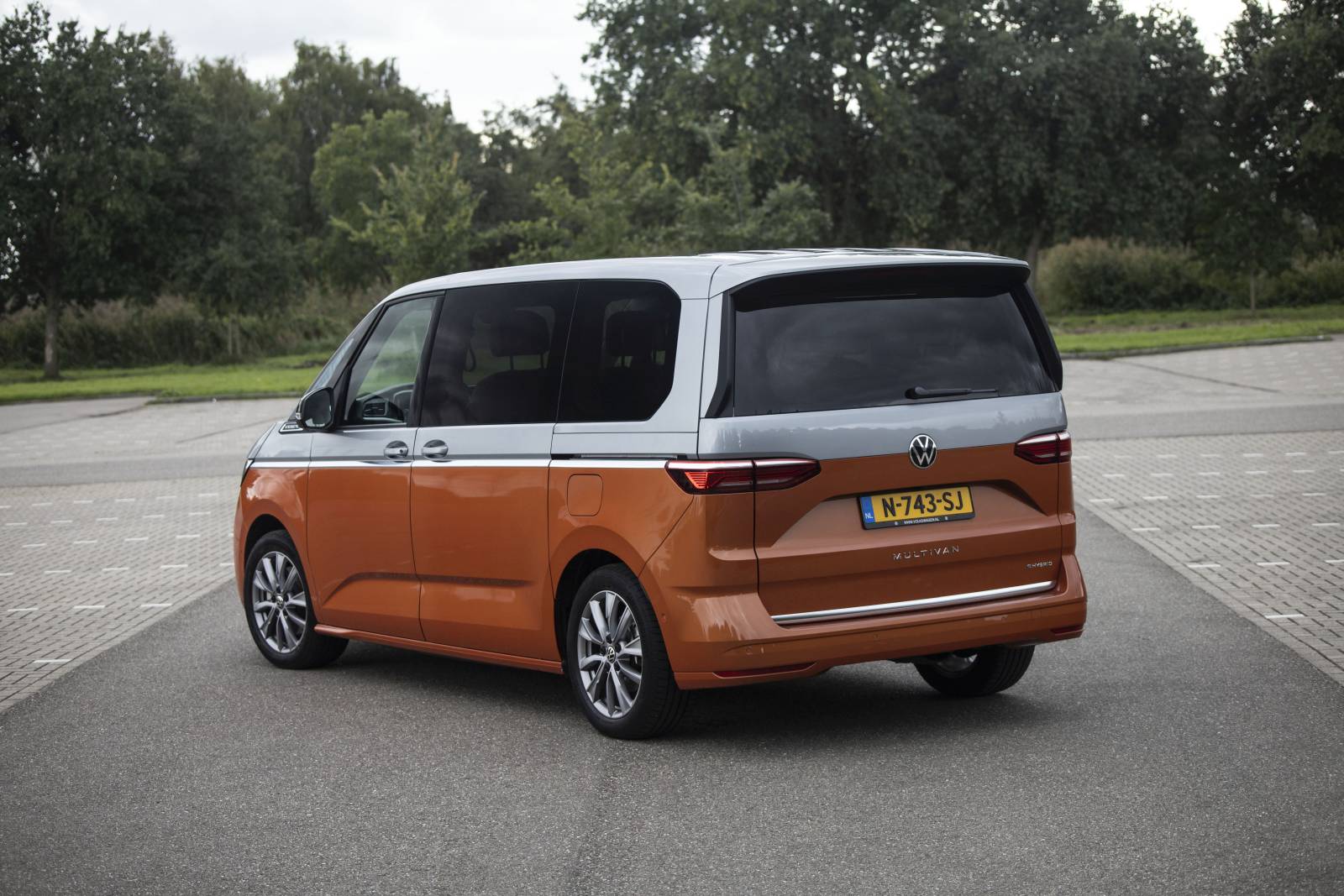 Volkswagen Multivan ehybrid (2022) - Rijtest en video