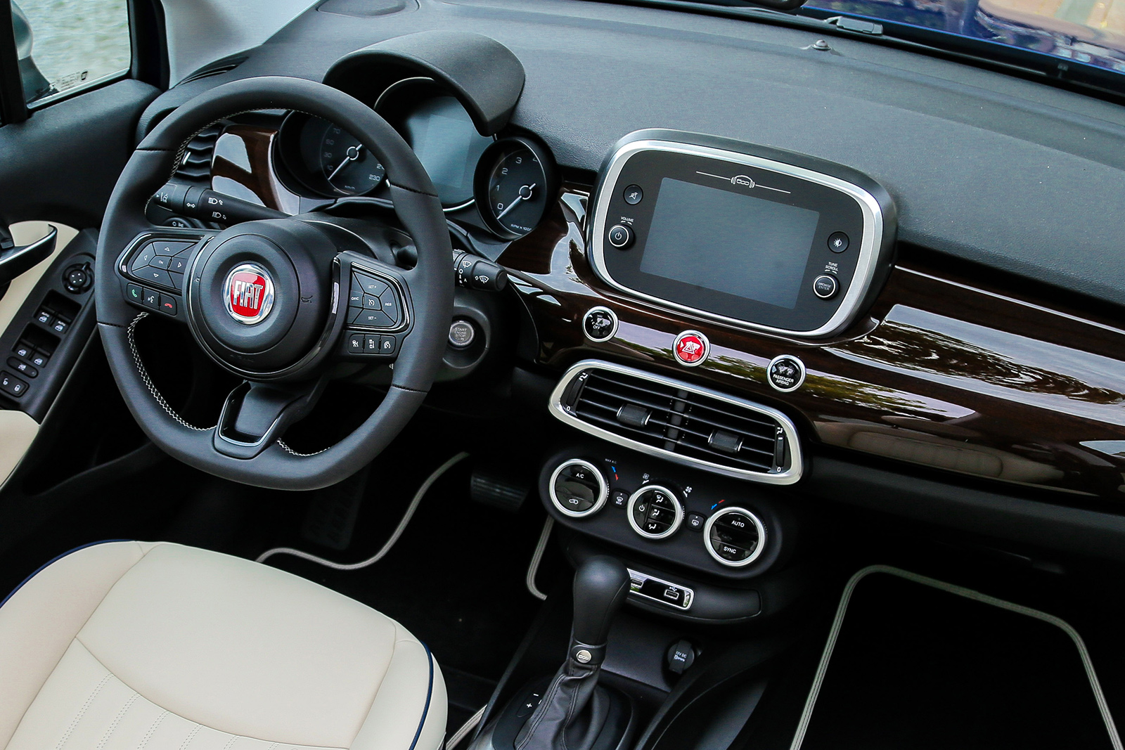 Review - Fiat 500X Hybrid Yacht Club Capri - AutoRAI.nl
