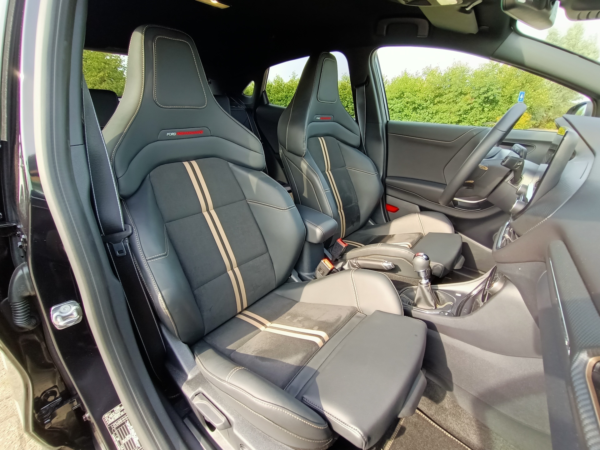 Ford Puma ST Gold Edition (2022) - Review & Video