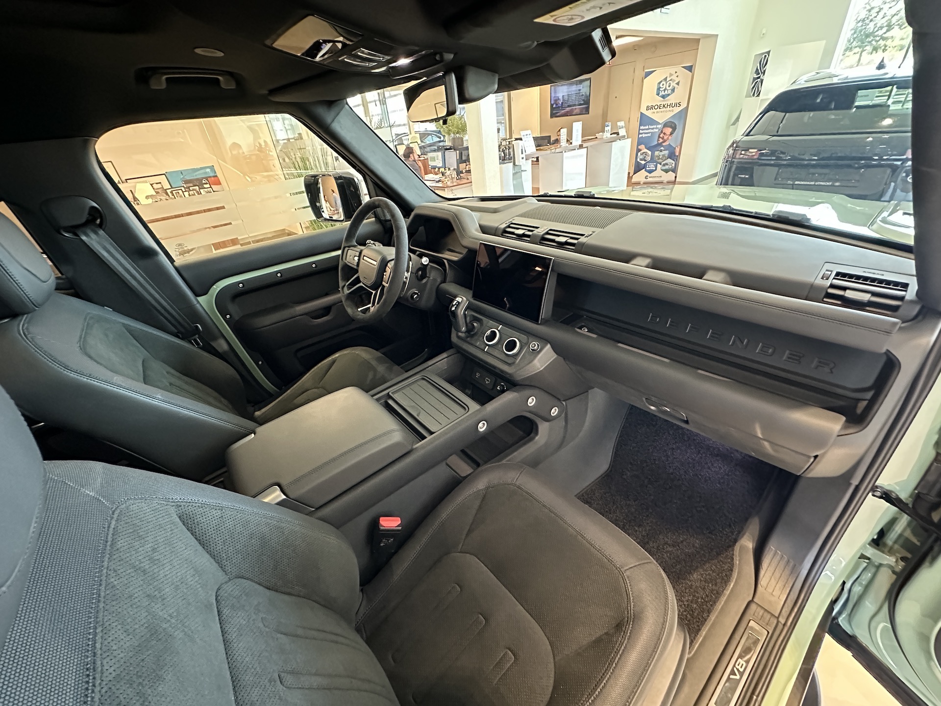 Dik 2,5 ton voor mintgroene Land Rover Defender