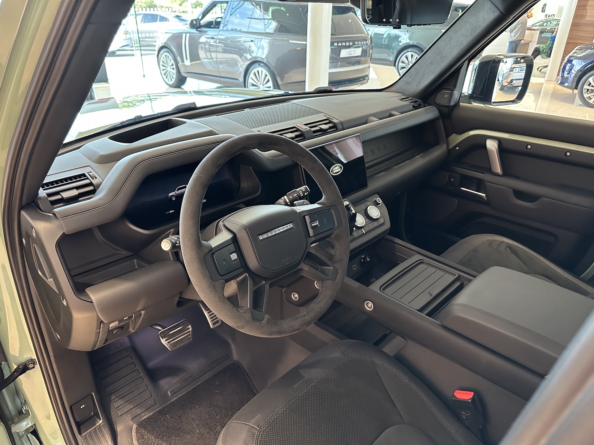 Dik 2,5 ton voor mintgroene Land Rover Defender