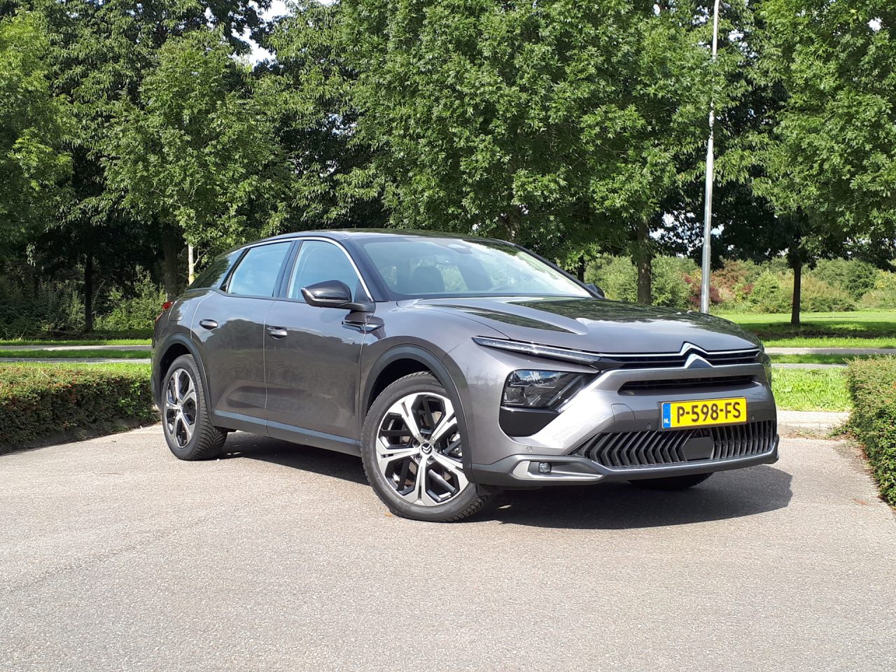 Review – Citroën C5 X Plug-in Hybrid (2022) - AutoRAI.nl