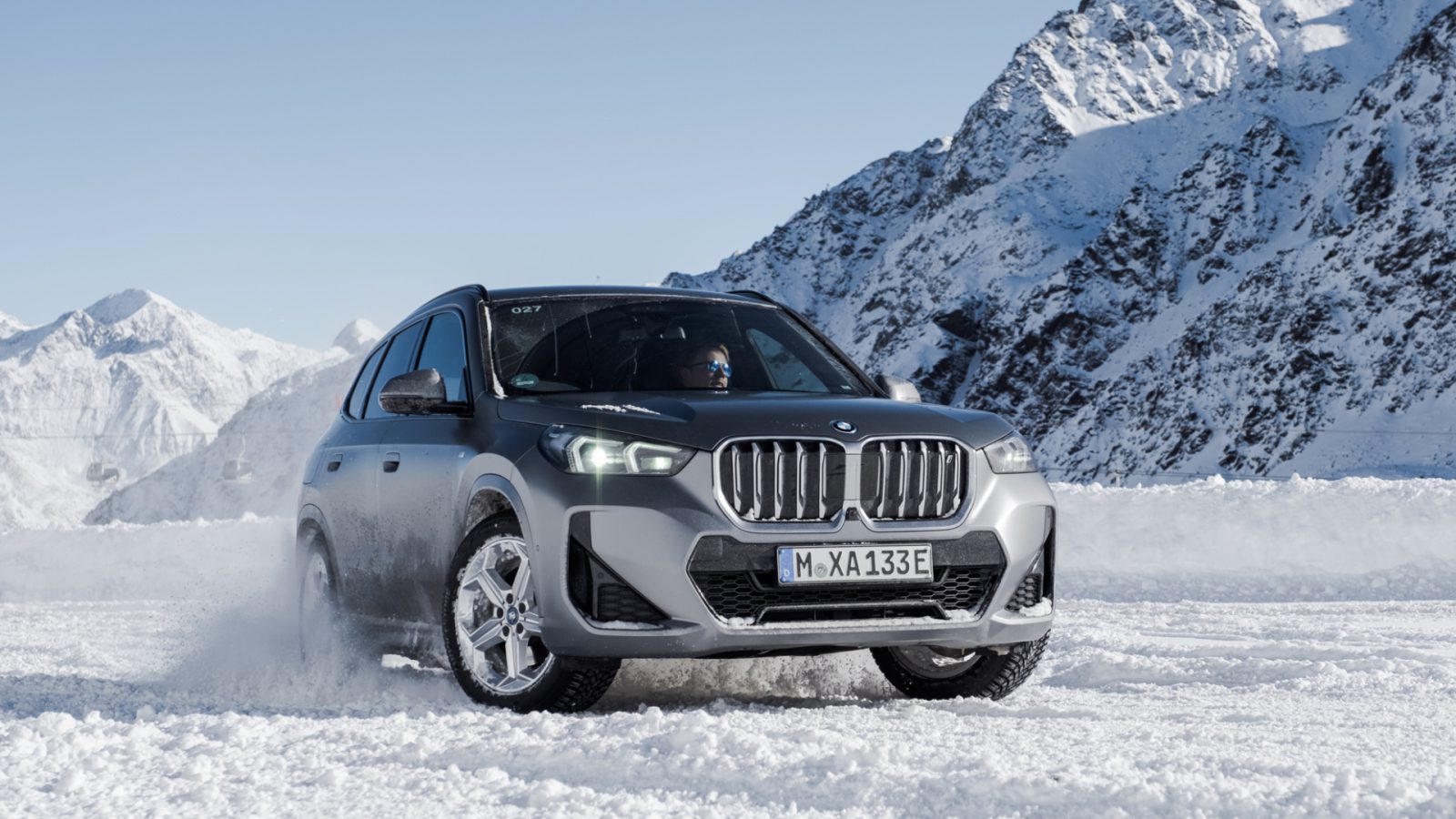 Review - BMW X1 & iX1 (2022) - Rijden op een gletsjer! - AutoRAI.nl