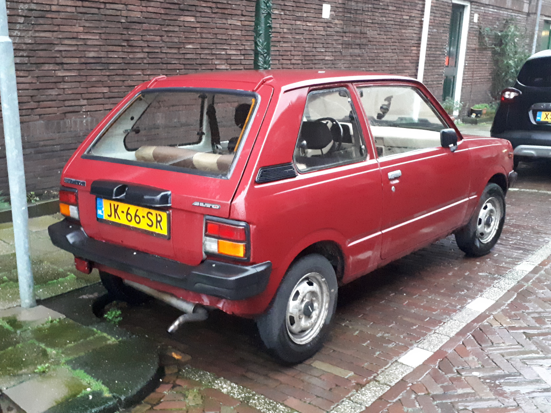 Gespot: een vroege Suzuki Alto - AutoRAI.nl