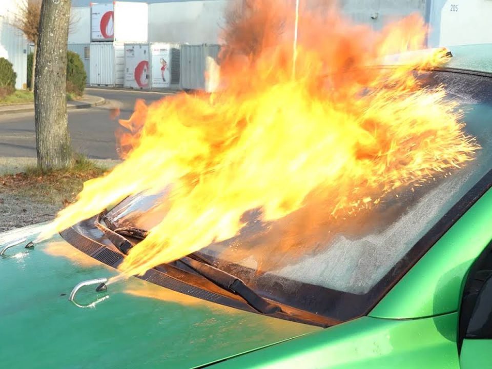 Met deze 'lifehack' is je voorruit razendsnel ijsvrij