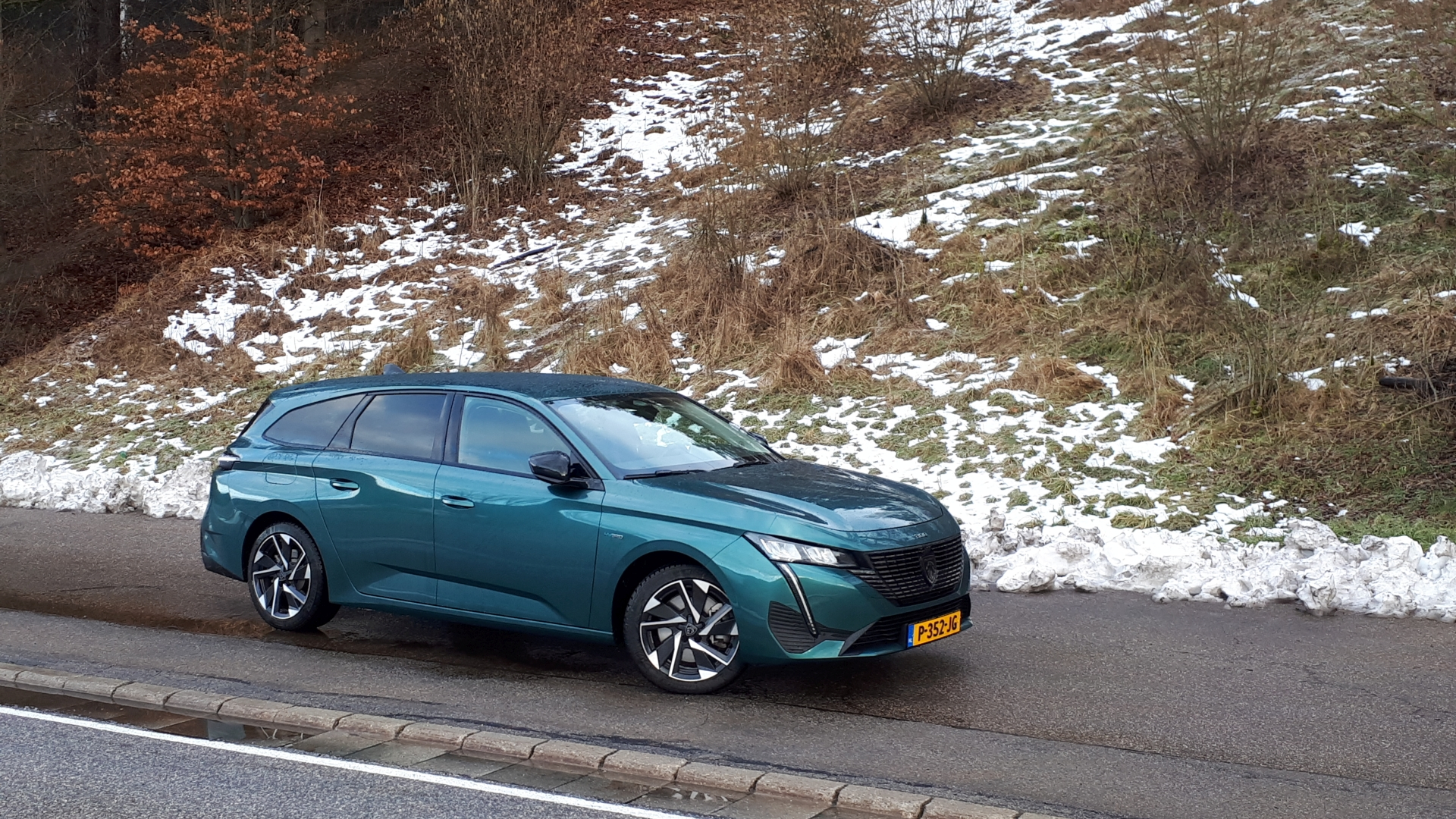 Review – Op reis met plug-in hybride Peugeot 308 SW - AutoRAI.nl