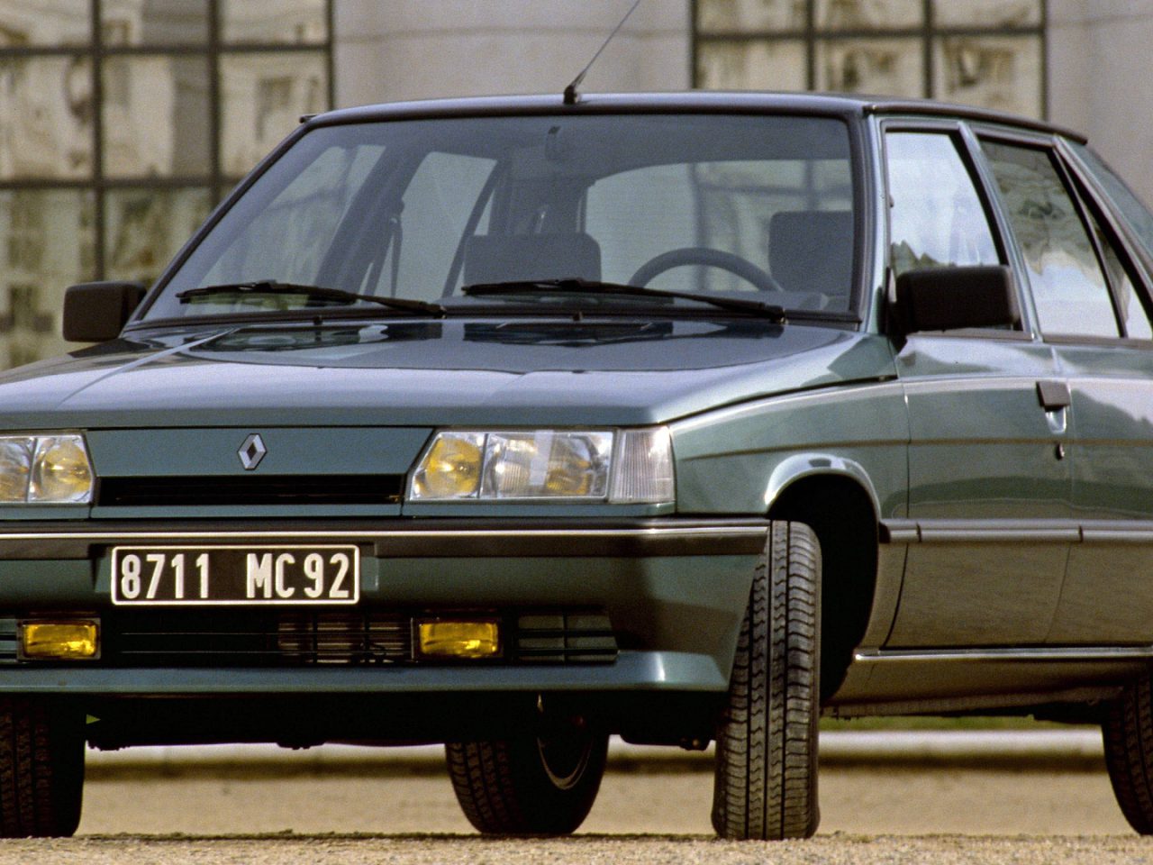 Gespot: een Renault 9 GTL - AutoRAI.nl