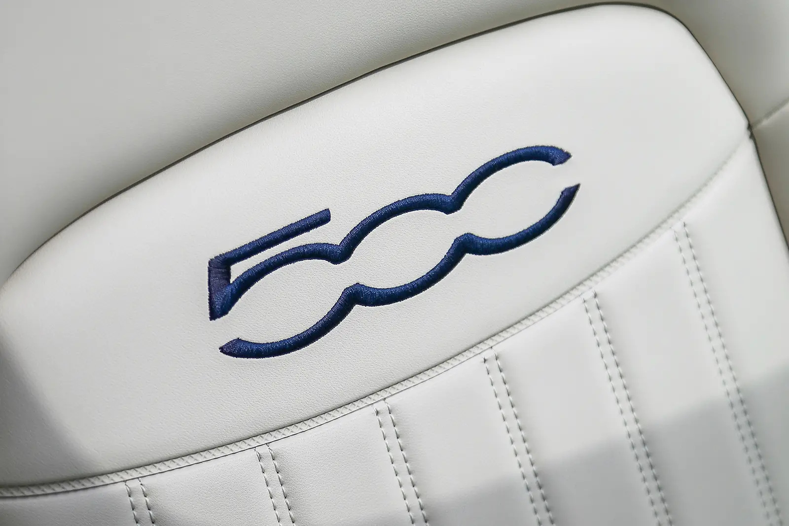 Fiat 500X Cabrio Yacht Club Capri is een zeer luxe Fiat