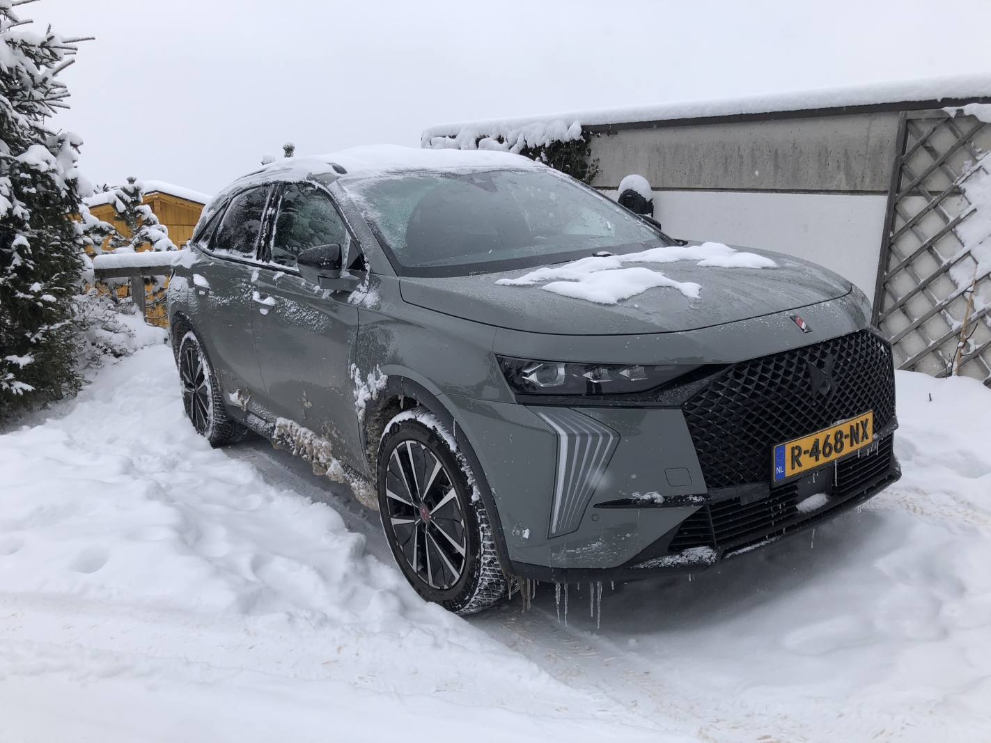 Review - DS 7 E-Tense 4x4 300 in de winter