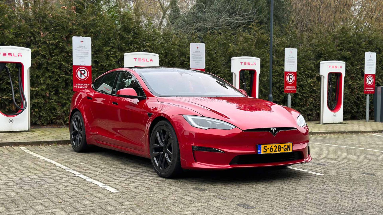 Cadeautje van Tesla: gratis opladen voor alle EV's op 29 augustus