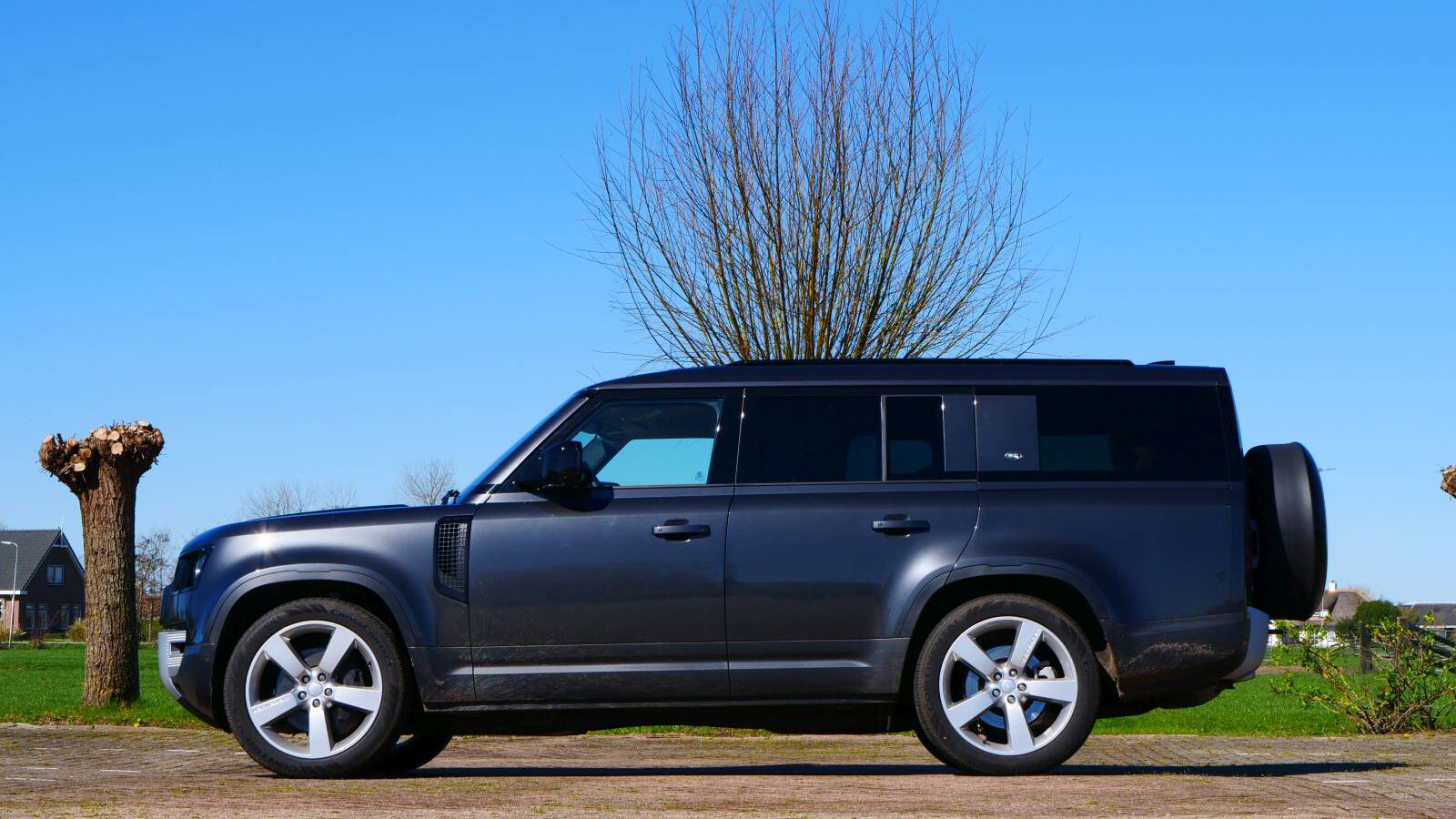 Review – Land Rover Defender 130 P400 – Unieke 8-zitter