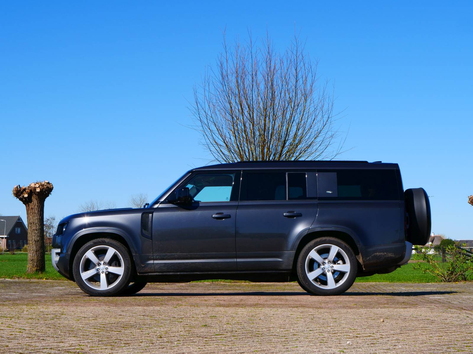 Review – Land Rover Defender 130 P400 – Unieke 8-zitter