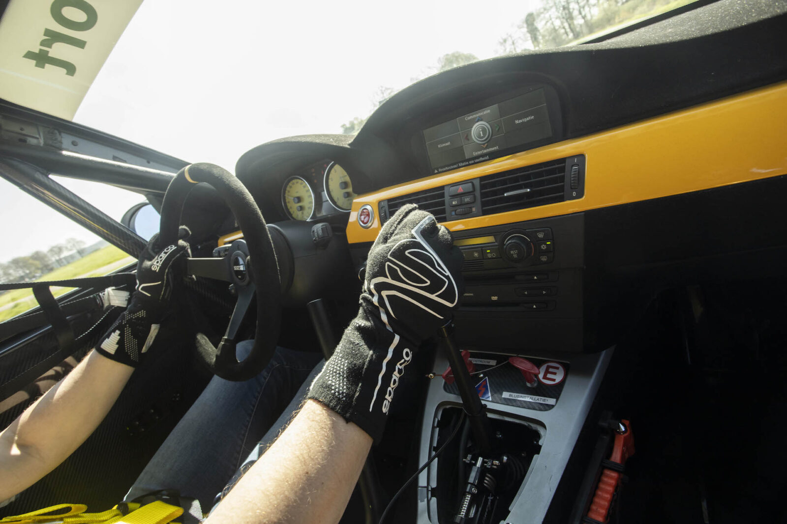 Autoportret: de BMW 325i circuitauto van Mathijs
