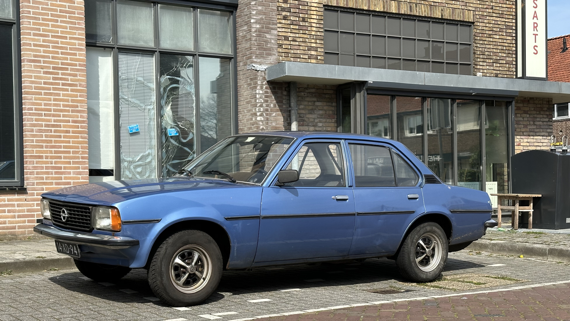 Gespot: Mercedes-Benz 190E en Opel Ascona - AutoRAI.nl