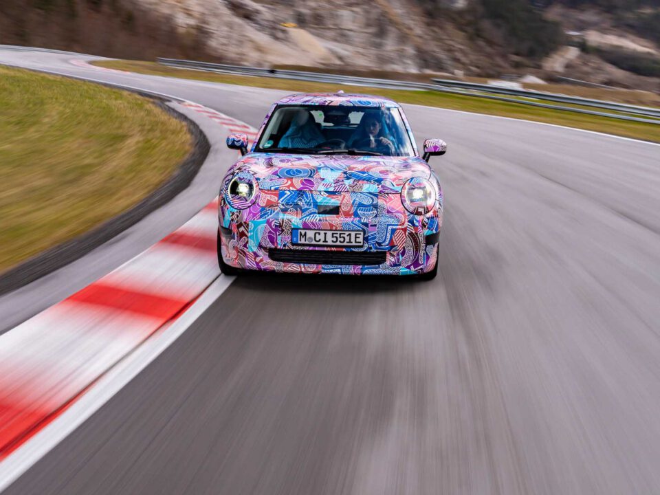 Actieradius nieuwe volledig elektrische MINI Cooper sterk vergroot
