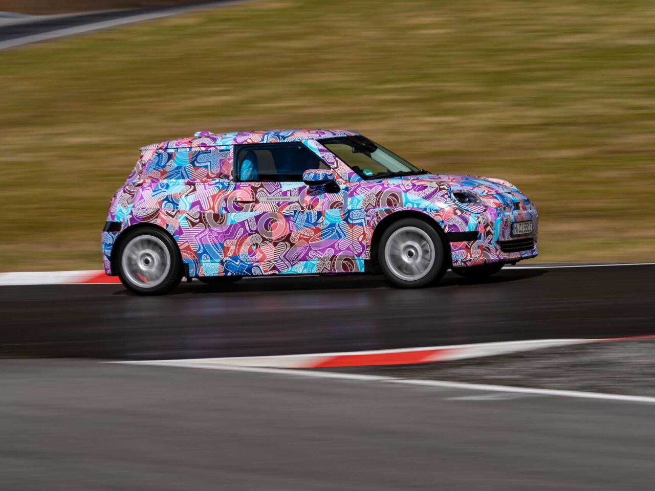 Actieradius nieuwe volledig elektrische MINI Cooper sterk vergroot