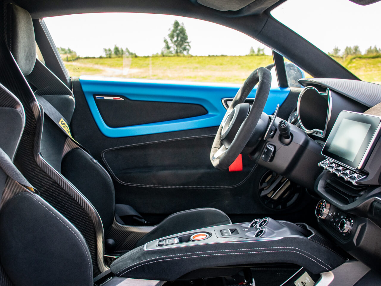 Review - Alpine A110R: Ruwe bolster, blanke pit - AutoRAI.nl