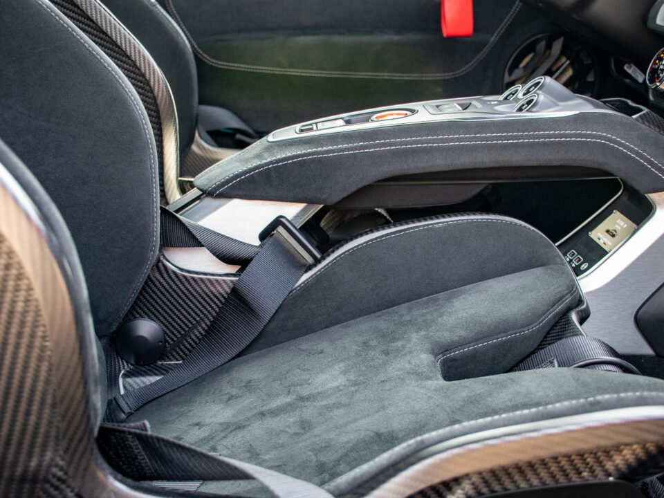 Review - Alpine A110R: Ruwe bolster, blanke pit - AutoRAI.nl