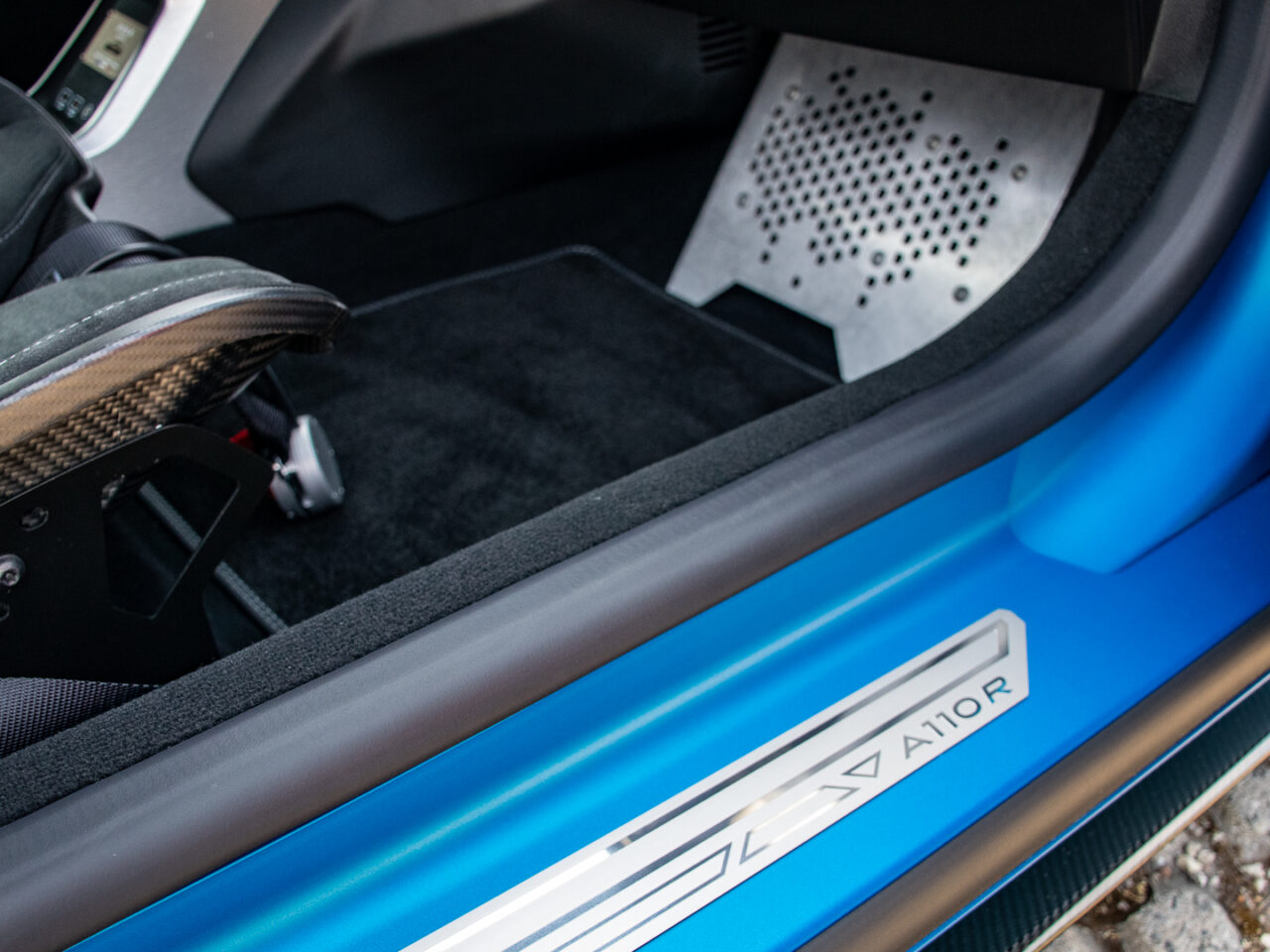 Review - Alpine A110R: Ruwe bolster, blanke pit - AutoRAI.nl