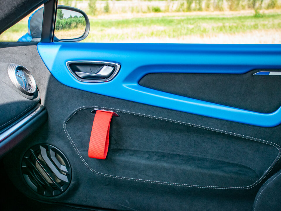 Review - Alpine A110R: Ruwe bolster, blanke pit - AutoRAI.nl