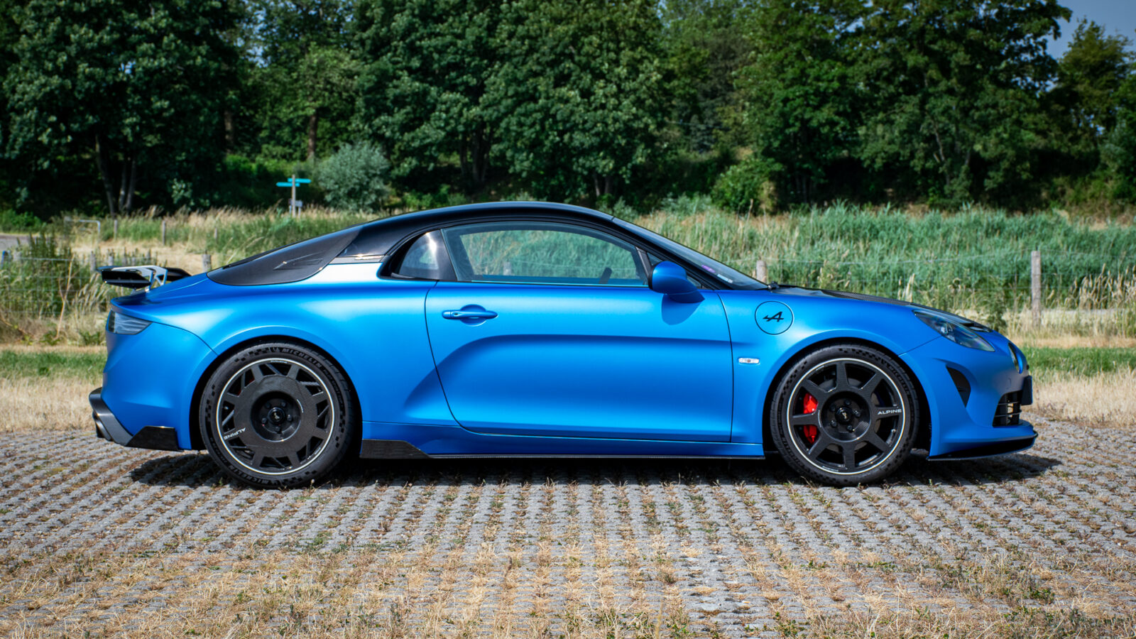 Review - Alpine A110R: Ruwe bolster, blanke pit - AutoRAI.nl