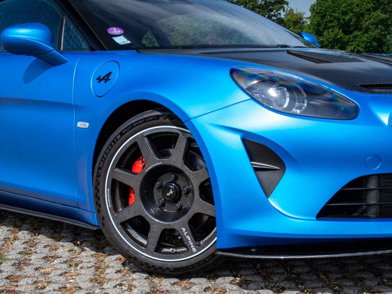 Review - Alpine A110R: Ruwe bolster, blanke pit - AutoRAI.nl