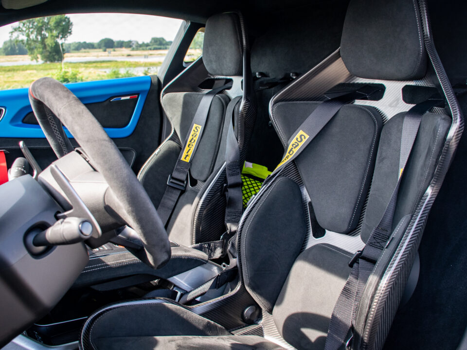 Review - Alpine A110R: Ruwe bolster, blanke pit - AutoRAI.nl