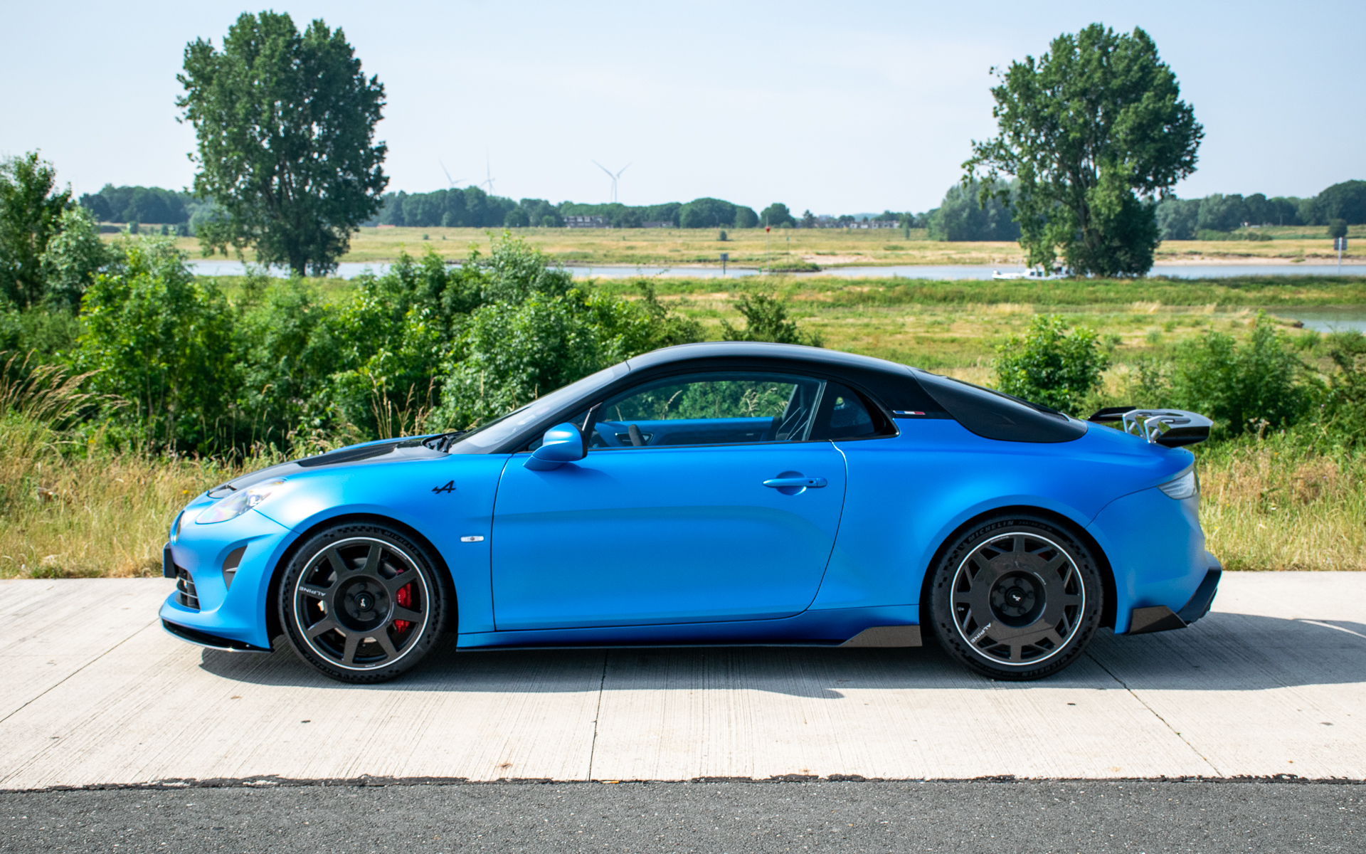 Review - Alpine A110R: Ruwe bolster, blanke pit - AutoRAI.nl