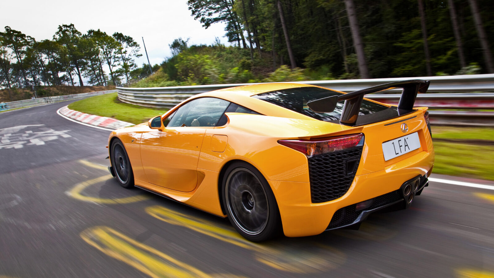 Gespot: een Lexus LFA - AutoRAI.nl