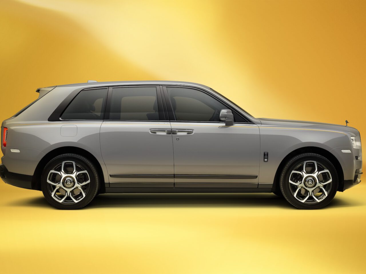 Rolls-Royce Cullinan Inspired by Fashion, vanwaar die kleur? - REVIEW