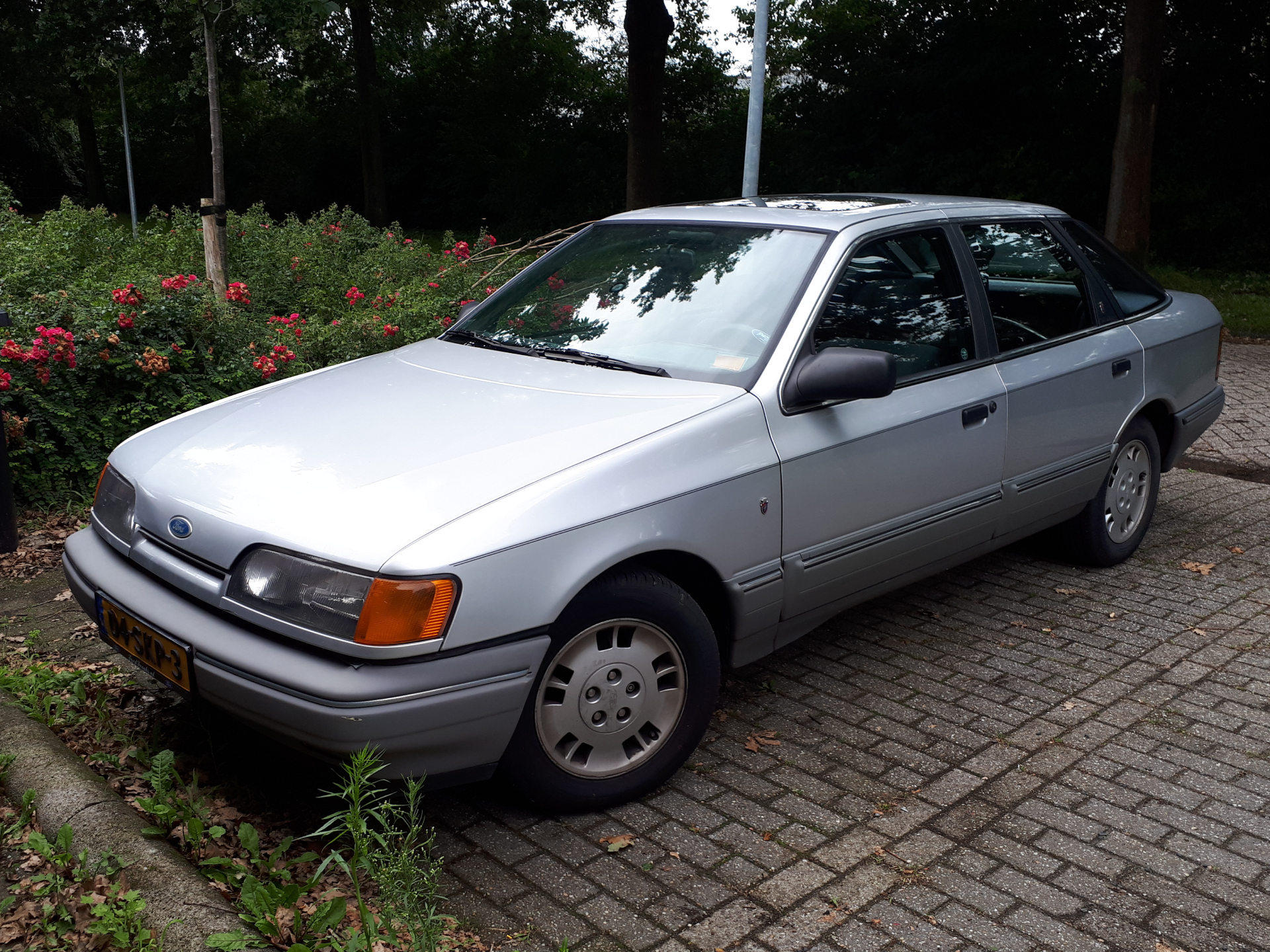 Gespot: een Ford Scorpio uit 1989 - AutoRAI.nl