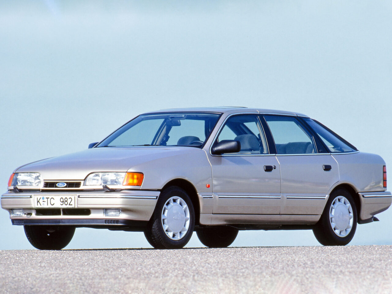 Gespot: een Ford Scorpio uit 1989 - AutoRAI.nl